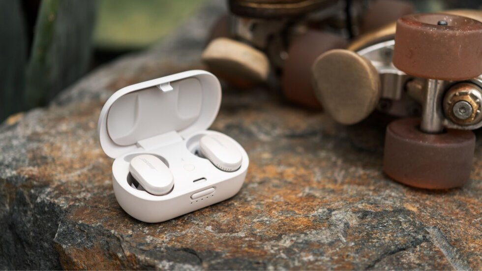 Are Wireless Headphones & Earbuds Worth It?
